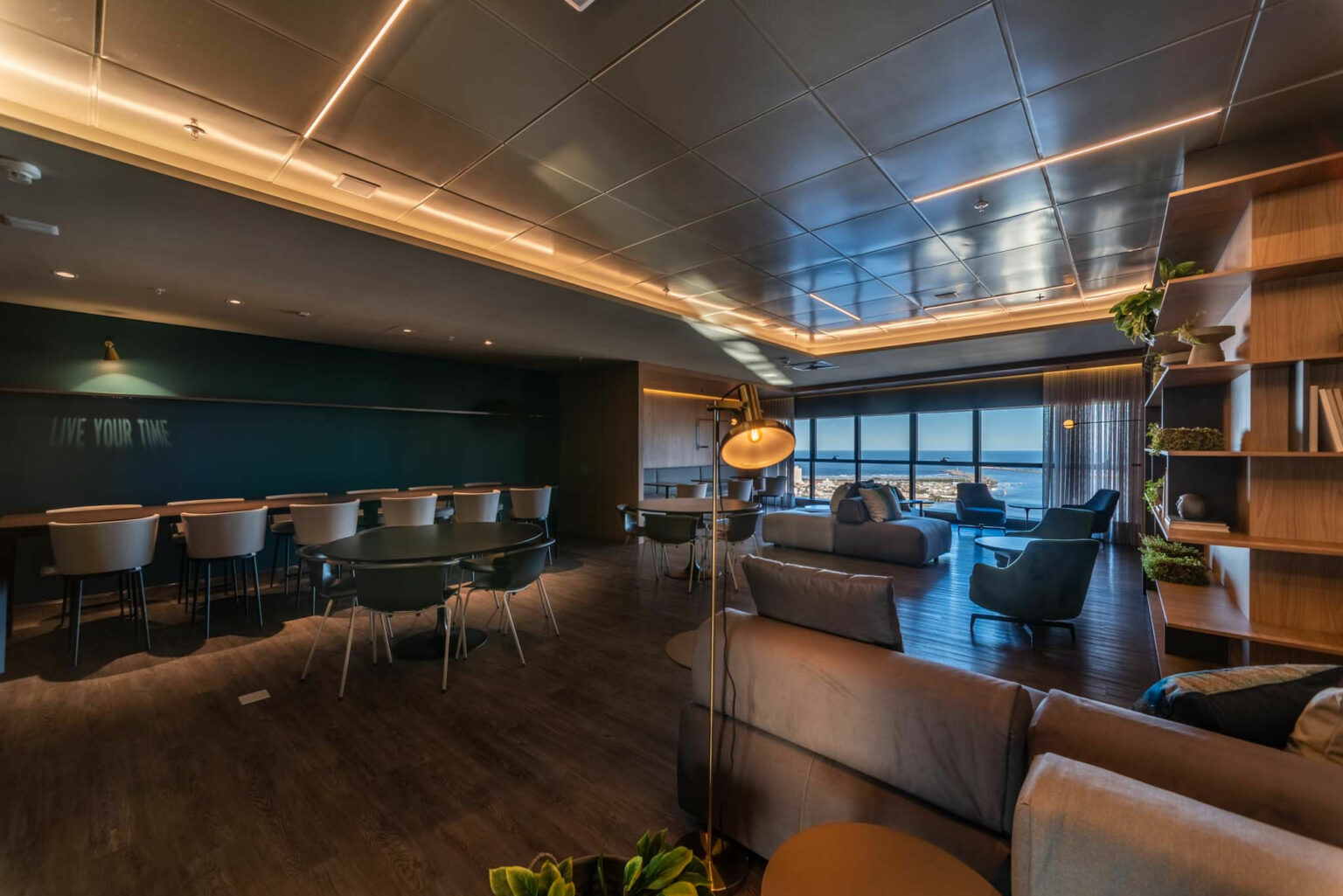 ABSOLUTE BUSINESS & HOTEL ITAJAÍ - LANÇAMENTO